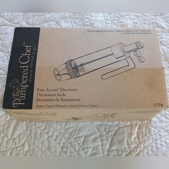 Pampered Chef | Kitchen | Pampered Chef Easy Accent Decorator Tan ...